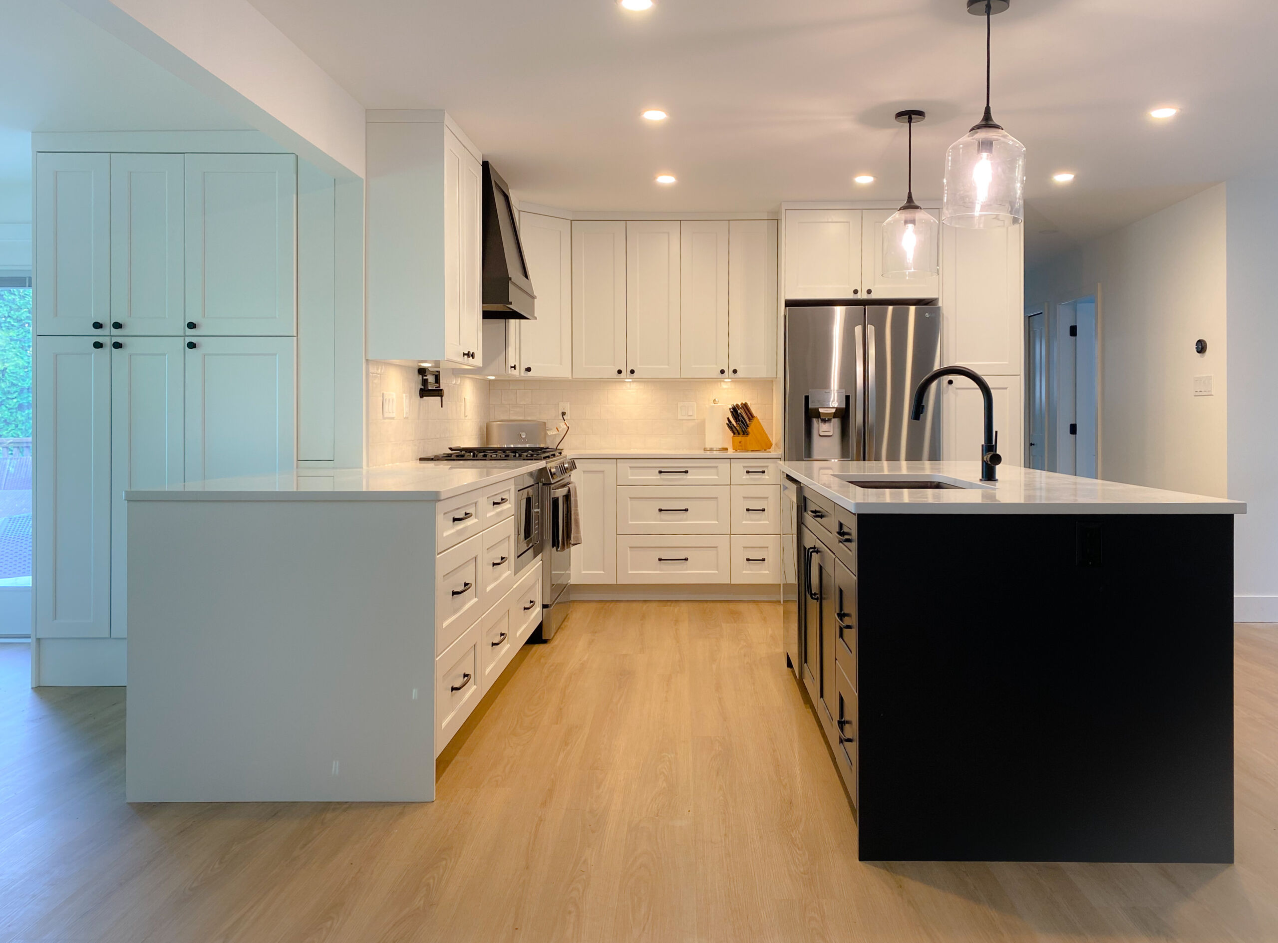 Surrey Two-Tone Kitchen Cabinets with Dream Series Cabinets
